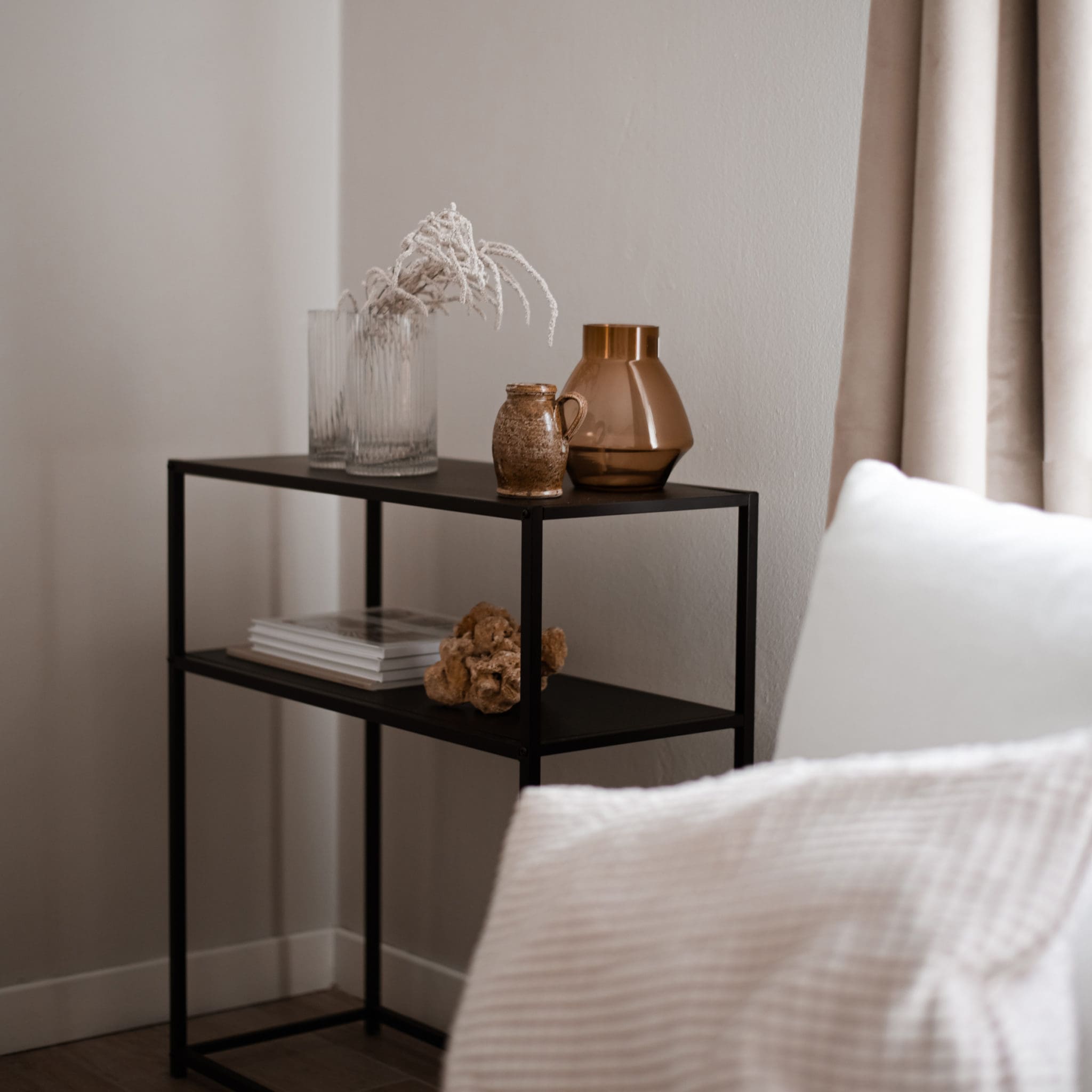 HOW TO USE THE RULE OF THREE IN HOME DECOR - Dotnuance